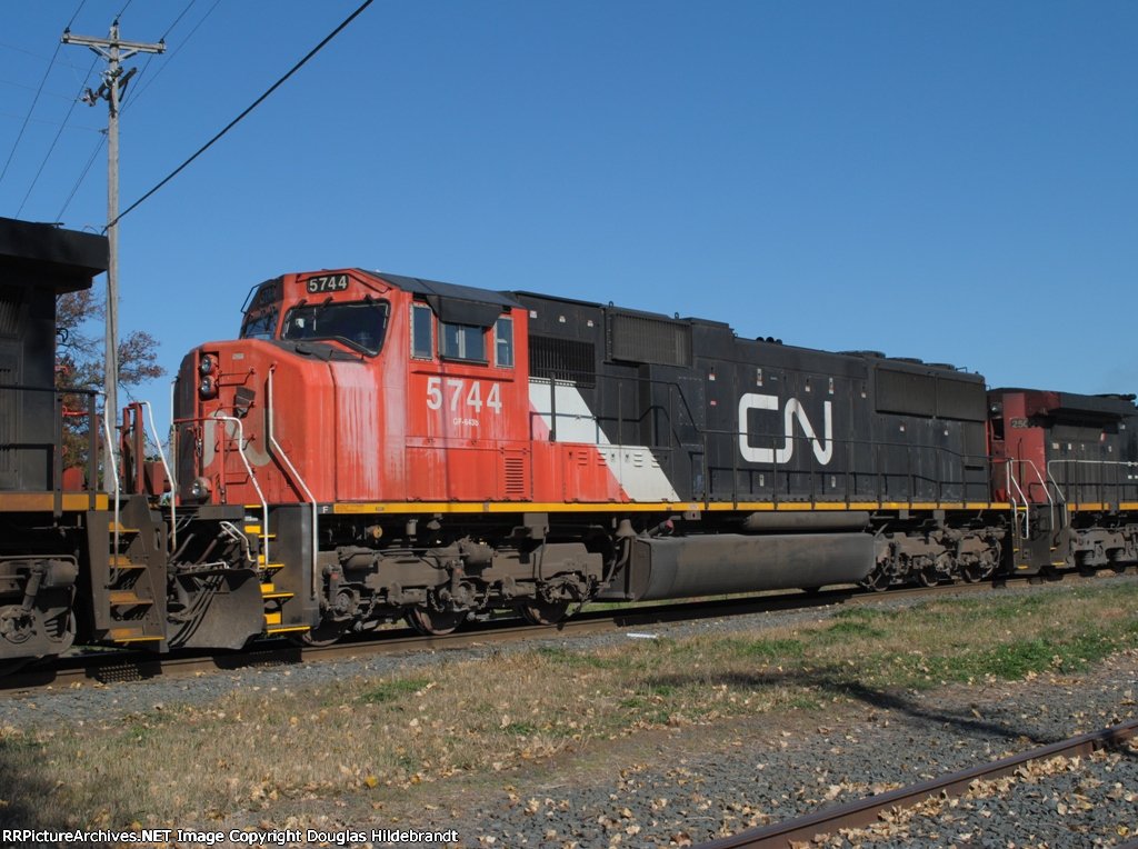 CN 5744